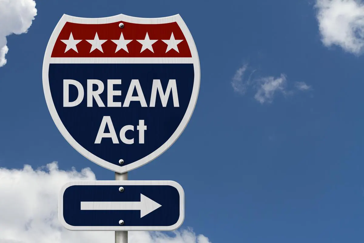 ¿Qué es el Dream Act? (Actualizado 2024) | Freeway Insurance